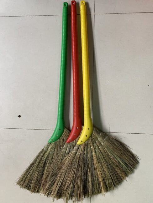 Chổi đót cán nhựa - Sơn Ca Shop